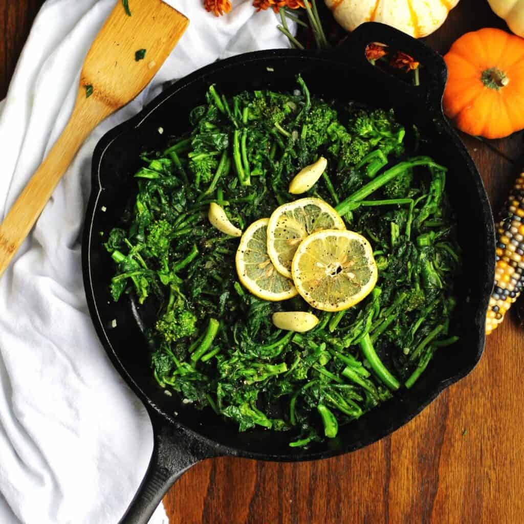 Simple sauteed broccoli rabe with garlic and lemon - Rhubarbarians
