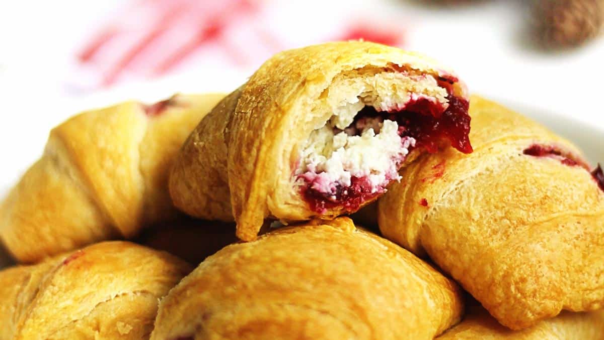 Easy cream cheese cranberry crescent rolls - Rhubarbarians