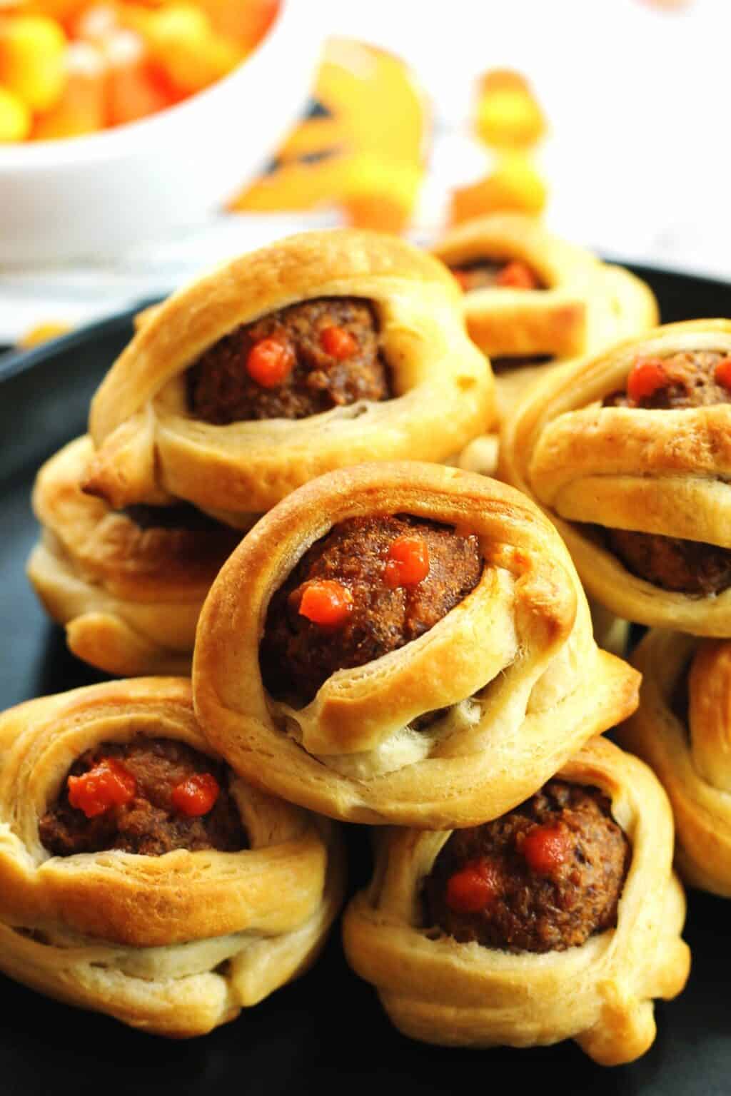 Easy mummy meatballs: a vegetarian Halloween recipe - Rhubarbarians