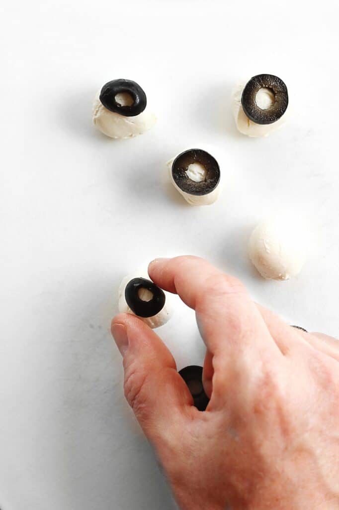 Easy spooky spaghetti: a Halloween pasta recipe - Rhubarbarians