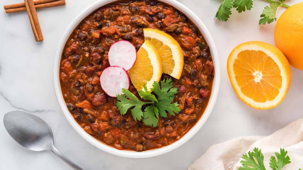 Vegetarian chili with orange and cinnamon - Rhubarbarians